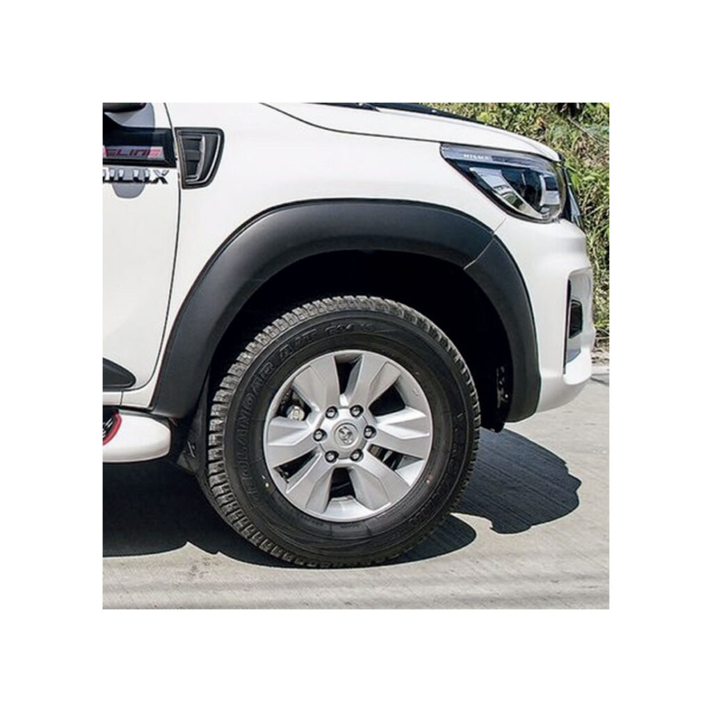 Fenders Gruesos Hilux – Race by Car Doctor